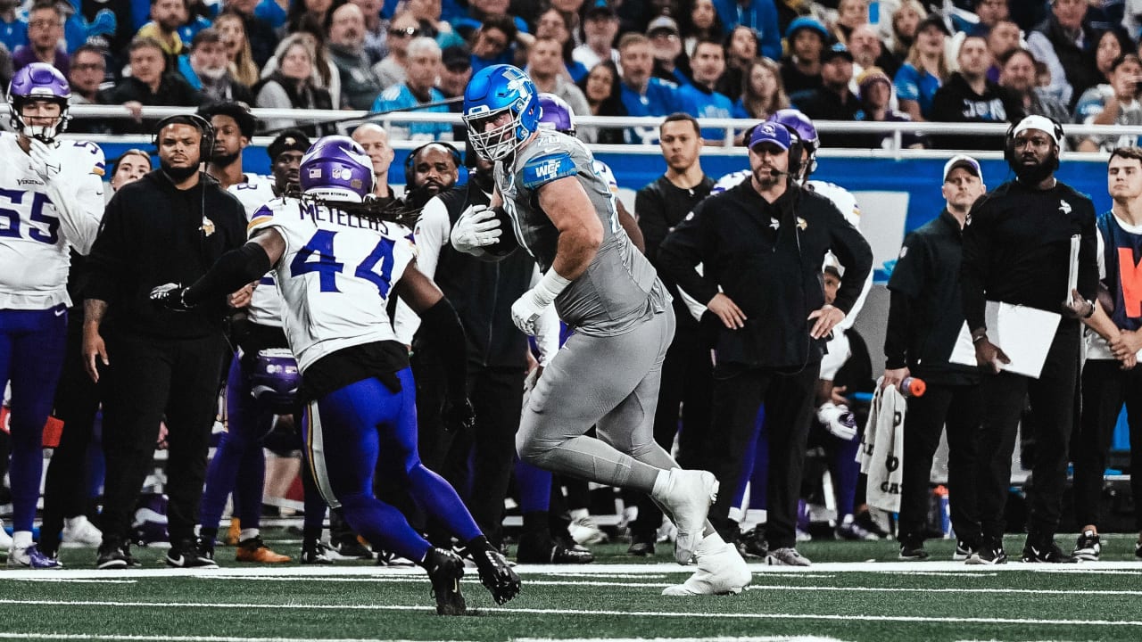 HIGHLIGHT: Skipper reports as tackle-eligible receiver, snags 4-yard ...