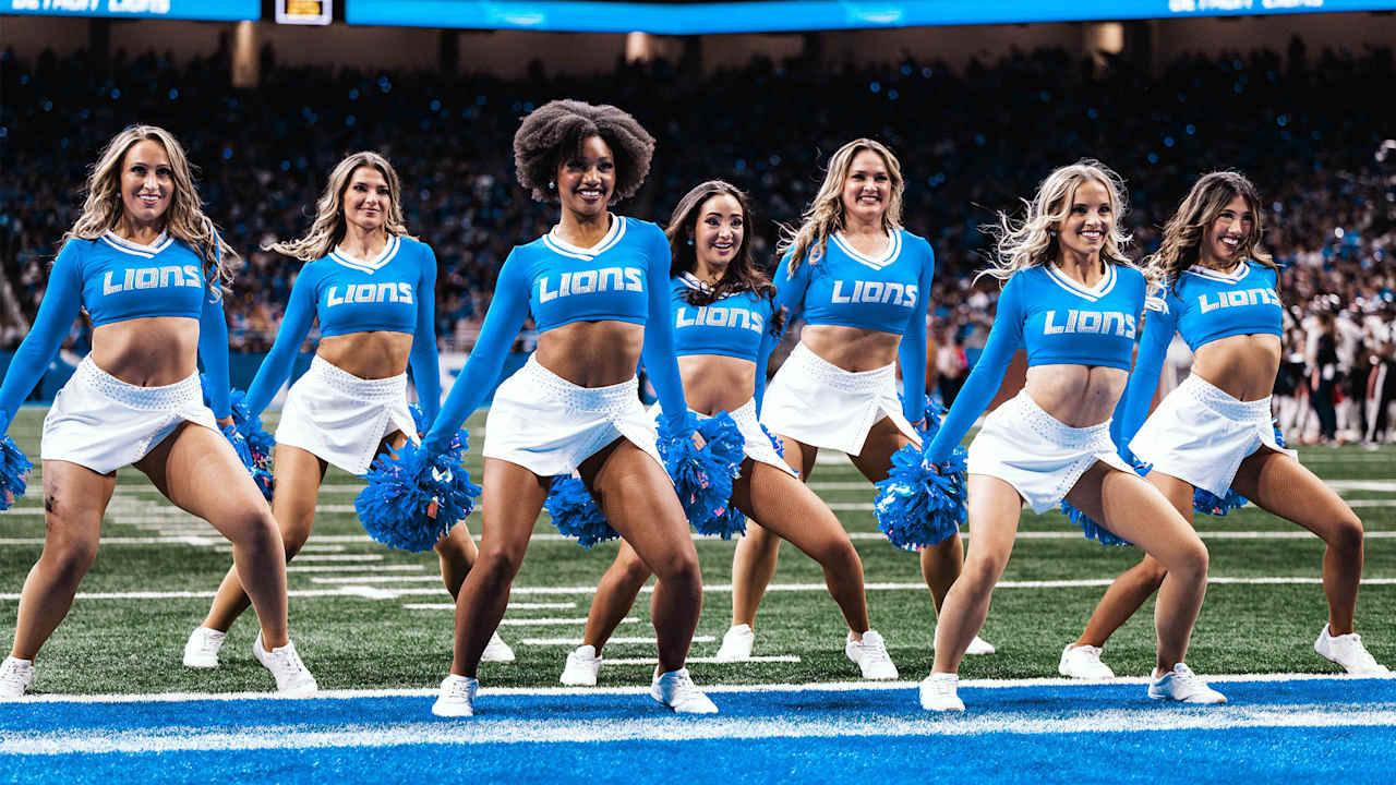 Lions vs. Bears: Cheer photos