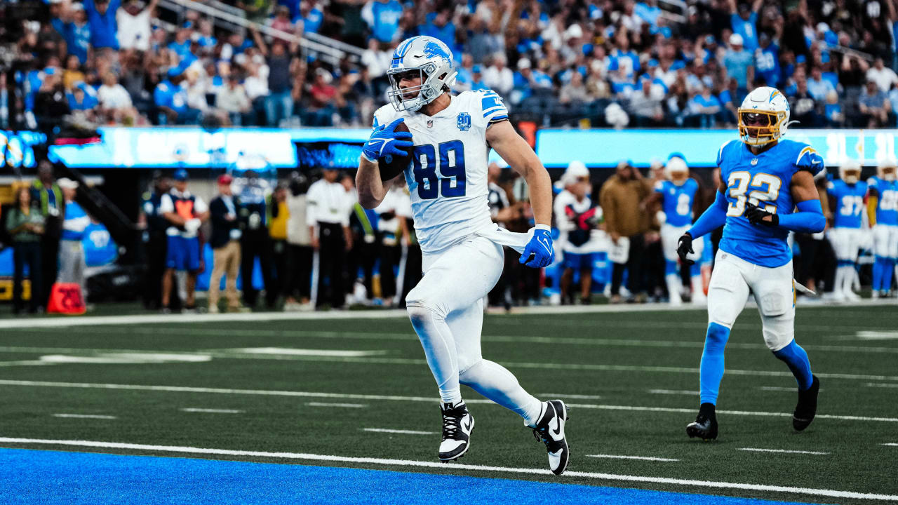 HIGHLIGHT: Goff hits Wright for 25-yard TD on third down