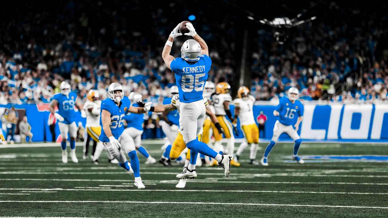 HIGHLIGHT: Goff finds Kennedy for 23 yards on third down