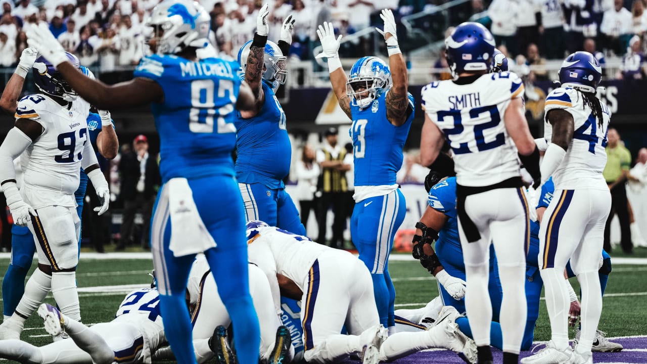 HIGHLIGHT: Montgomery takes it in for the TD