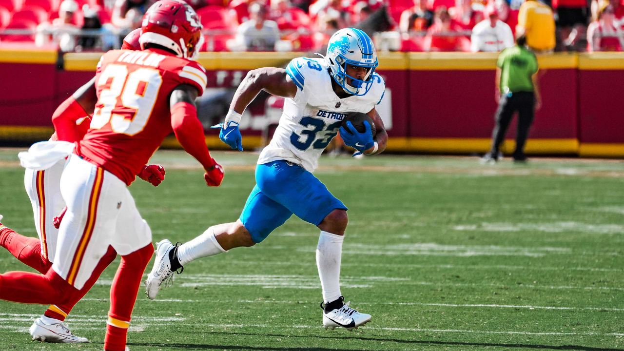 HIGHLIGHT: Vaki accumulates 36 yards via back-to-back catches