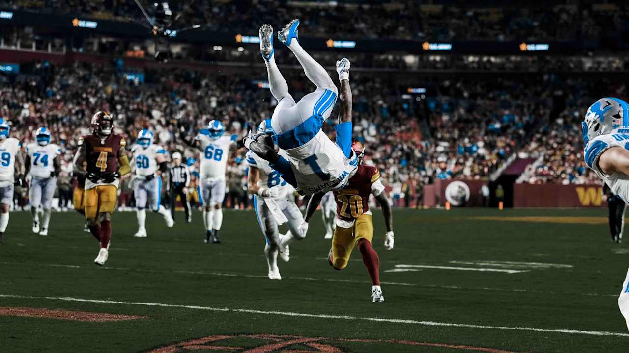 HIGHLIGHT: Front-flip TD alert! Williams goes head over heels into end zone