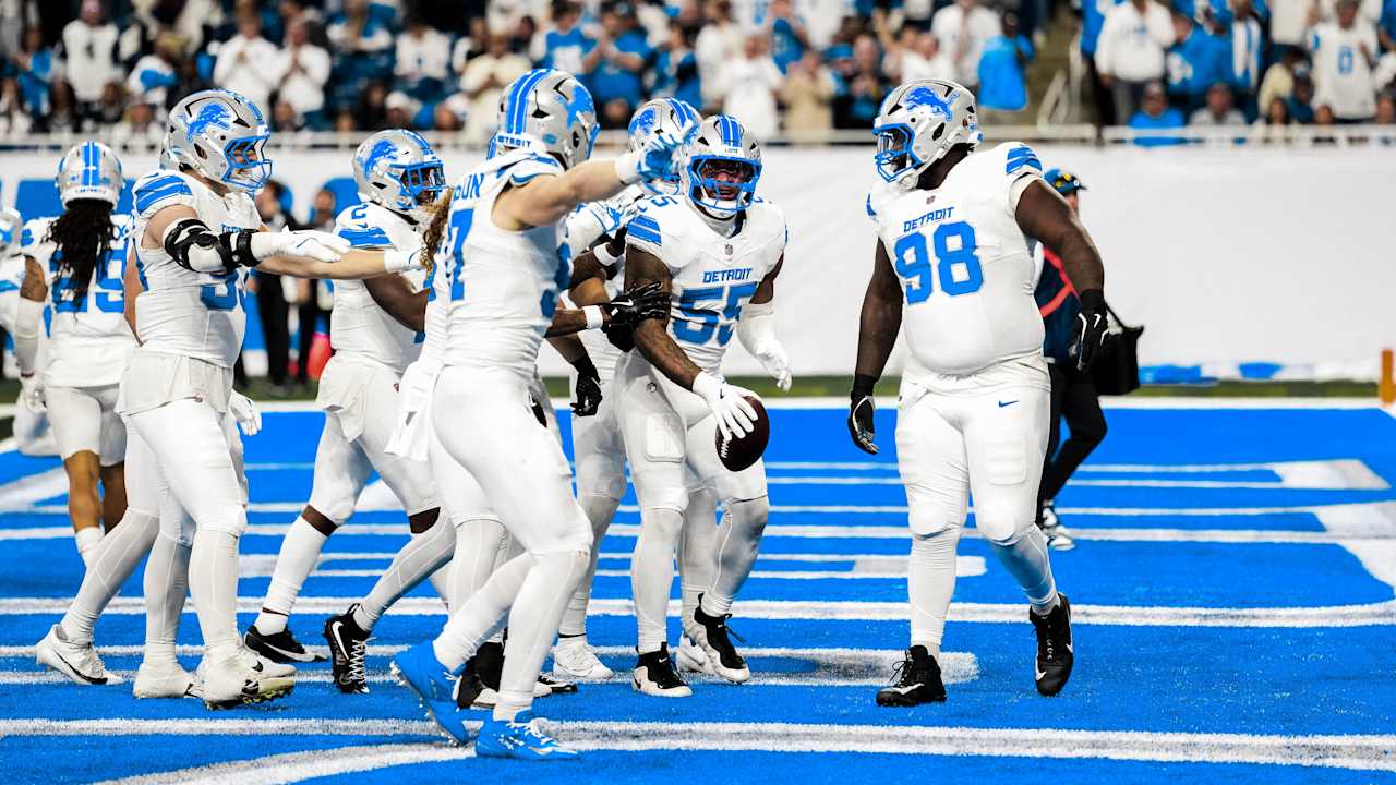 HIGHLIGHT: Barnes picks off Prescott's deflected pass