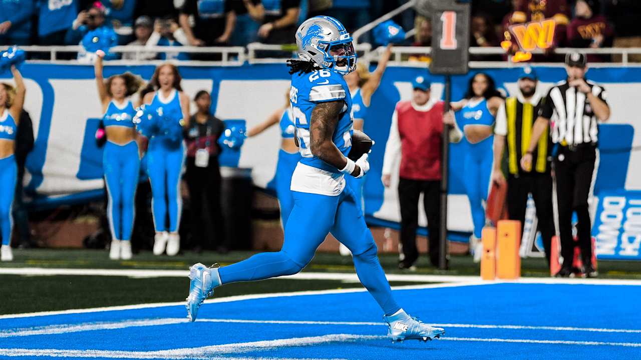 HIGHLIGHT: Gibbs rushes for a 1-yard TD