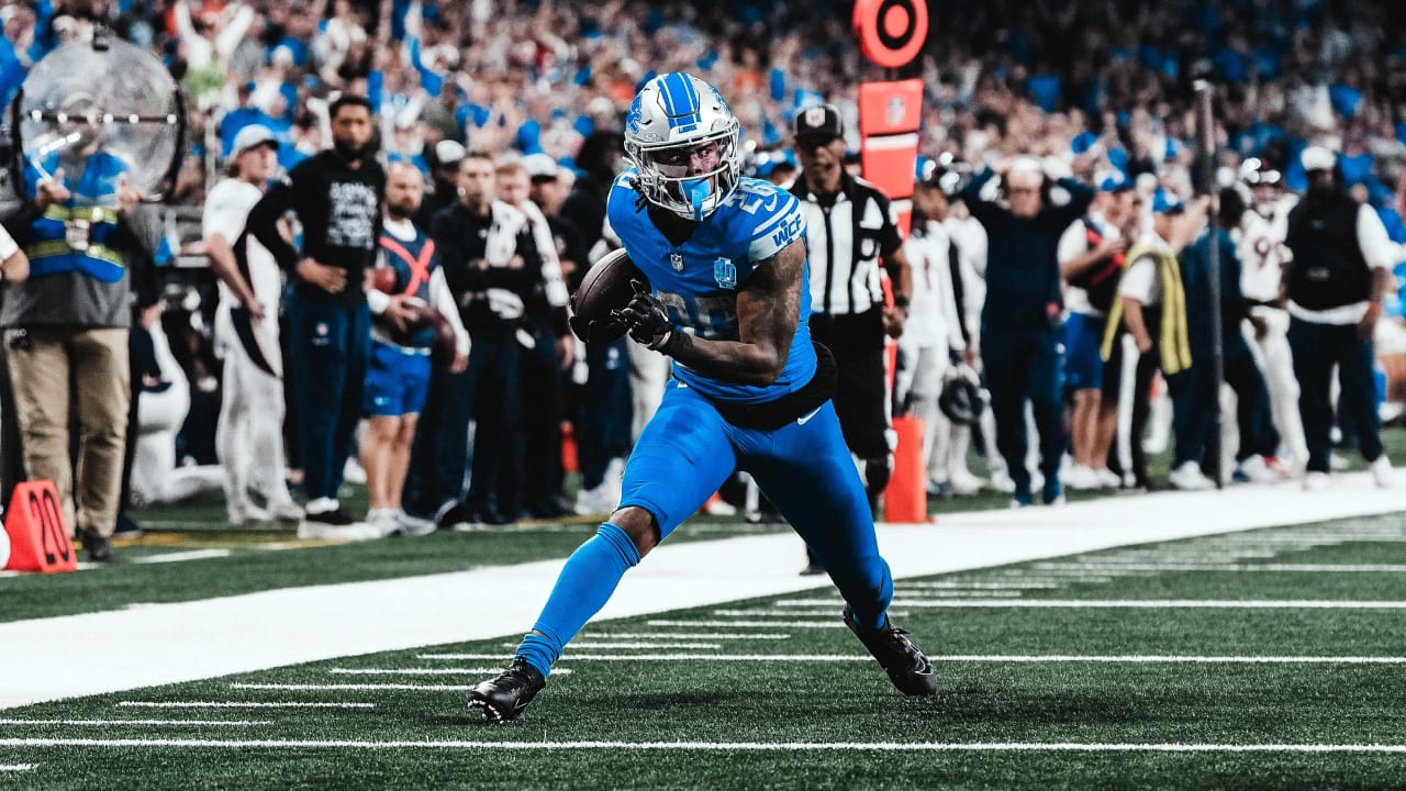 HIGHLIGHT: Gibbs breaks loose for 34-yard rush