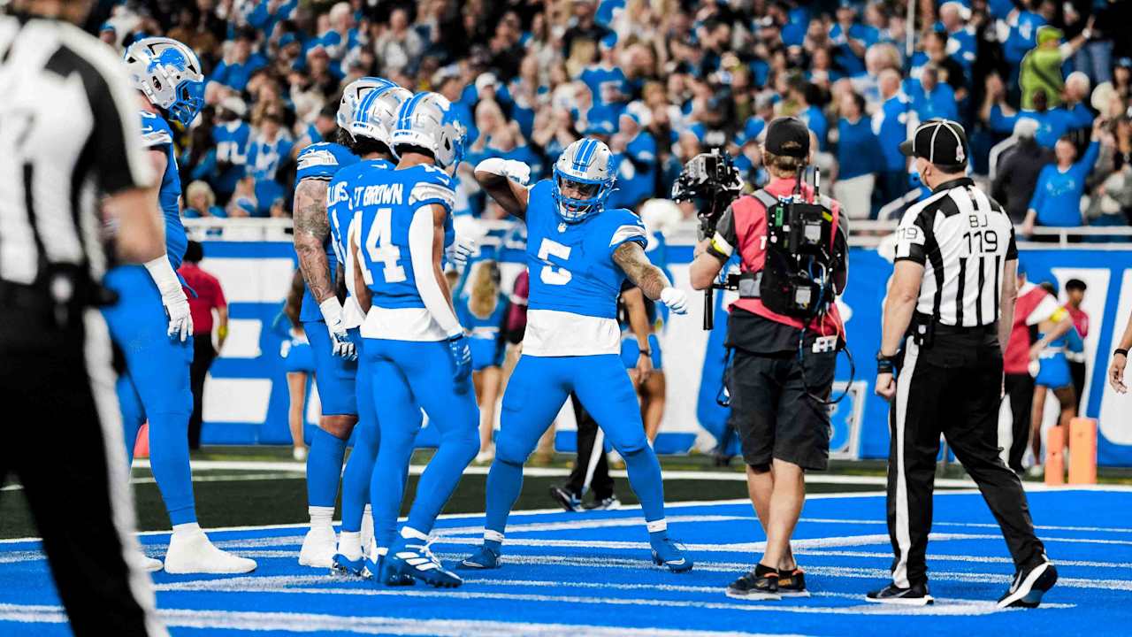 HIGHLIGHT: Montgomery barrels into end zone on fourth down