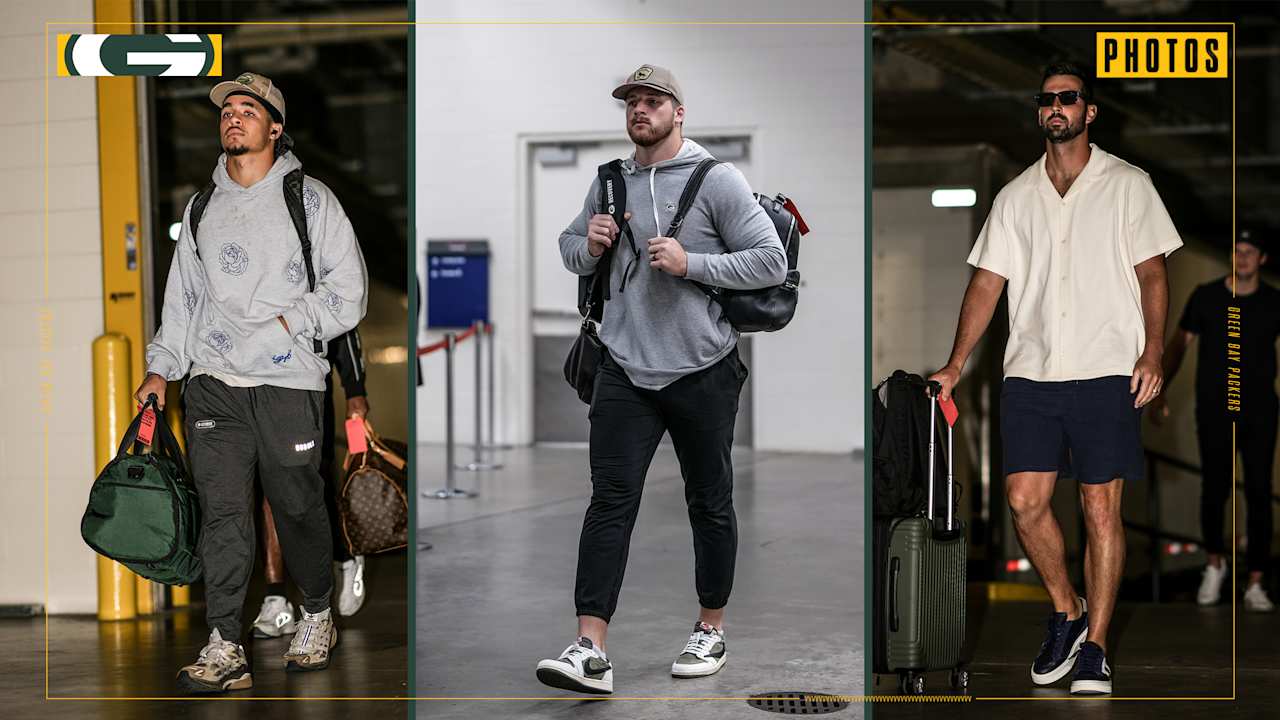 Arrival Photos: Packers walk into stadium for matchup with Colts