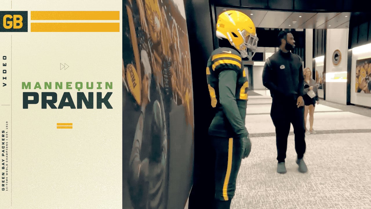 Mannequin Prank: Packers 50s Classic Edition