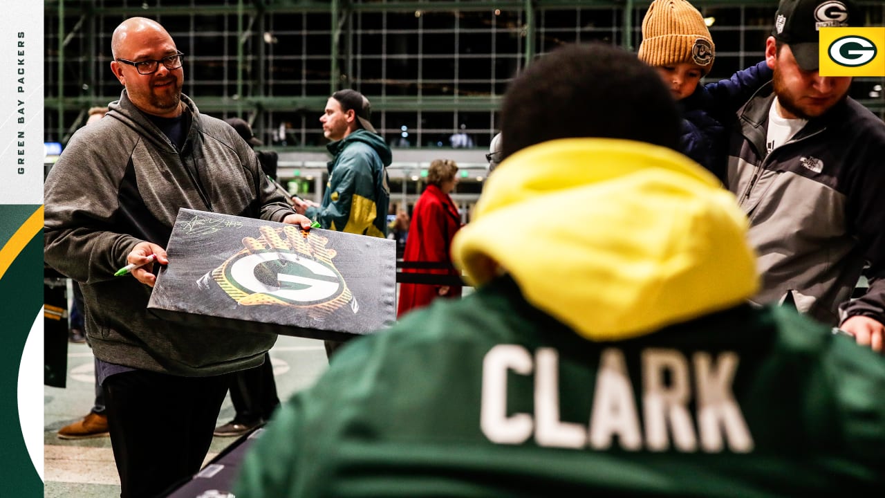Packers Players to sign autographs for donations to Salvation Army this ...
