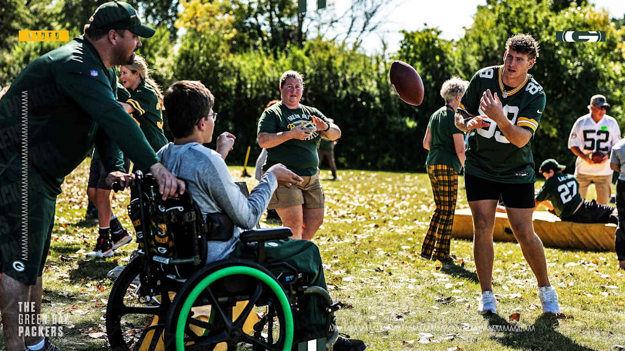 Packers host Football Outreach Camp at Syble Hopp