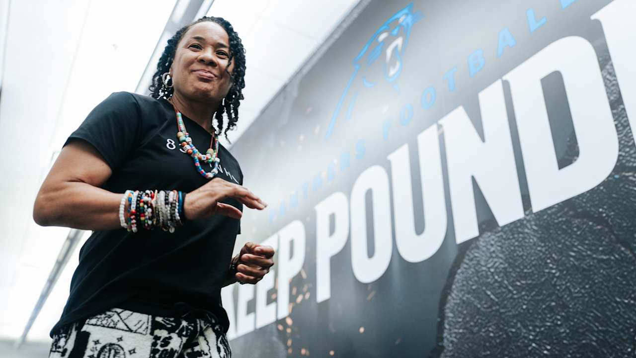 Dawn Staley brings her message, and championship mentality, to team meeting