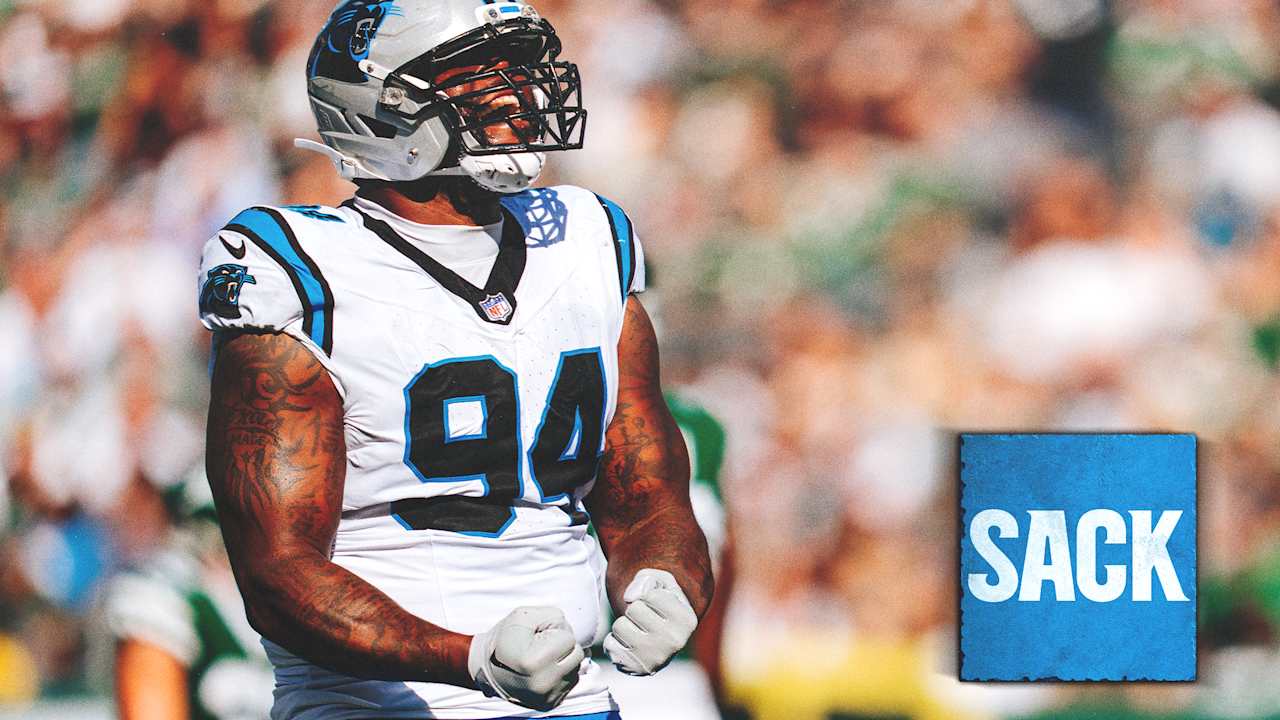 A'Shawn Robinson takes down Justin Fields with a sack