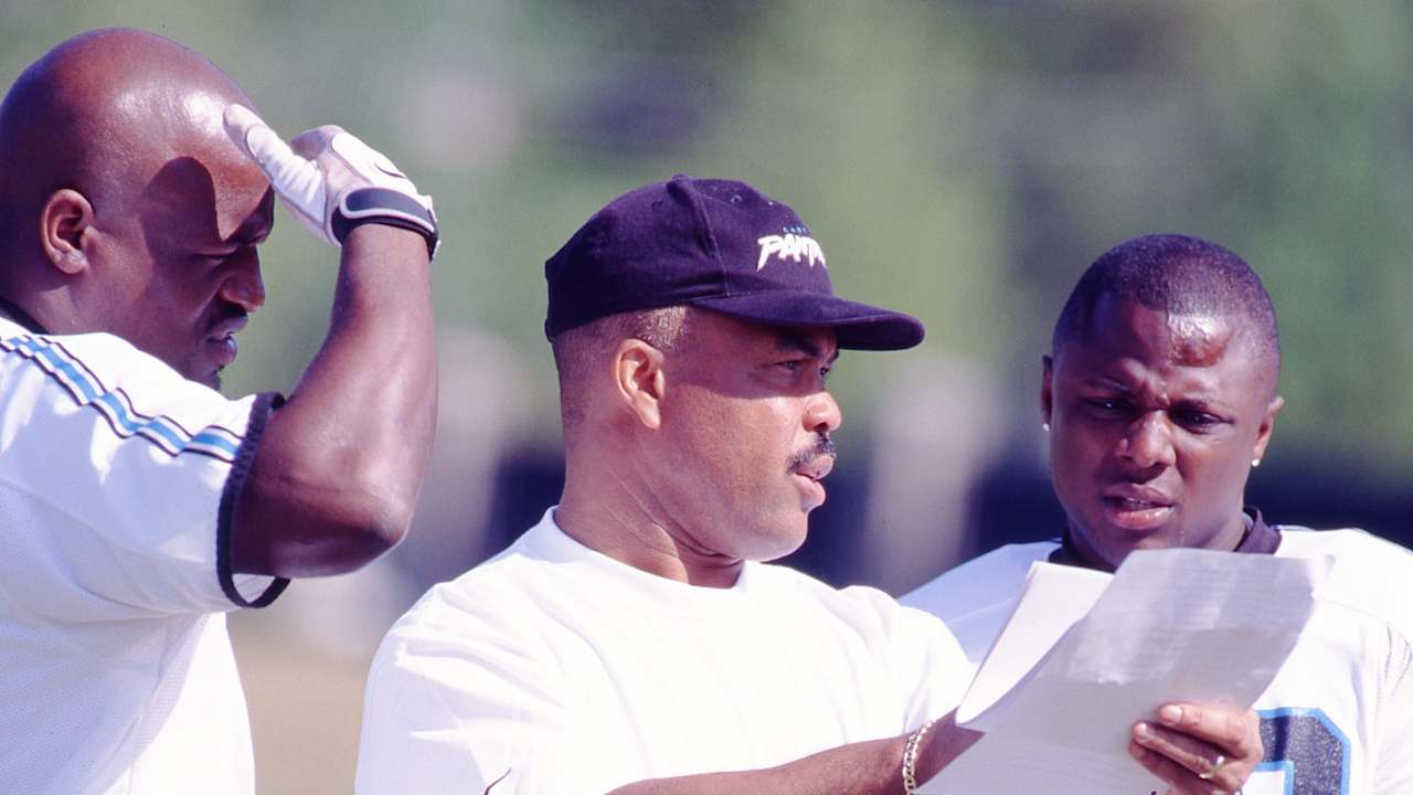 Original Panthers RBs coach Chick Harris dies at 79