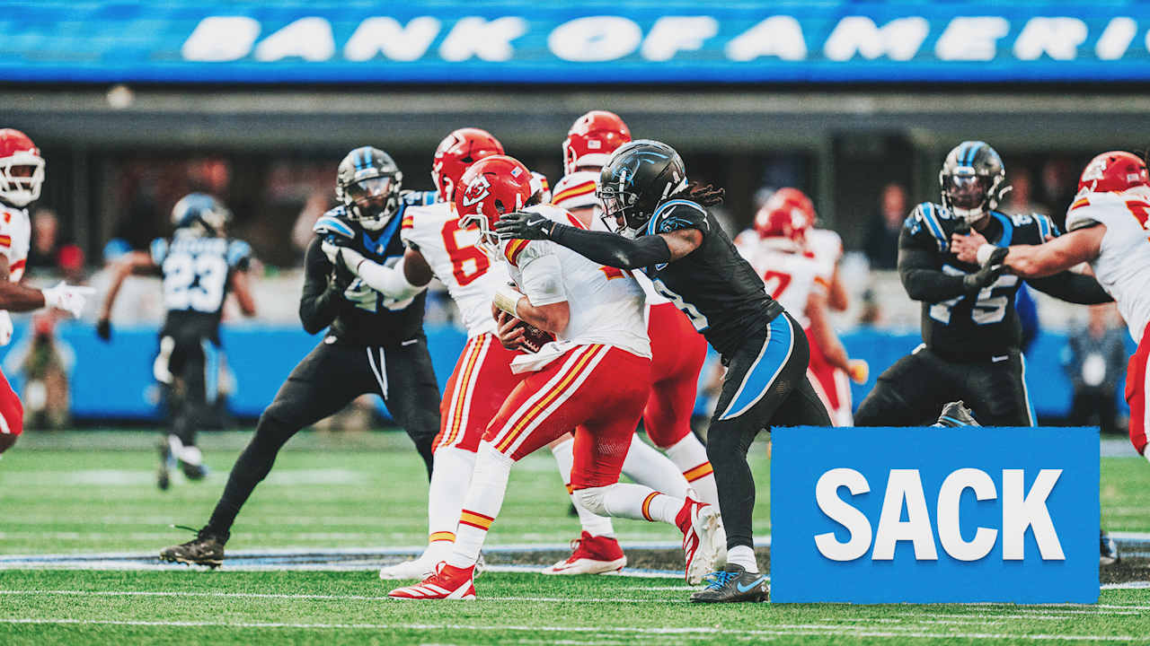 Jaycee Horn races off the edge for sack on Mahomes