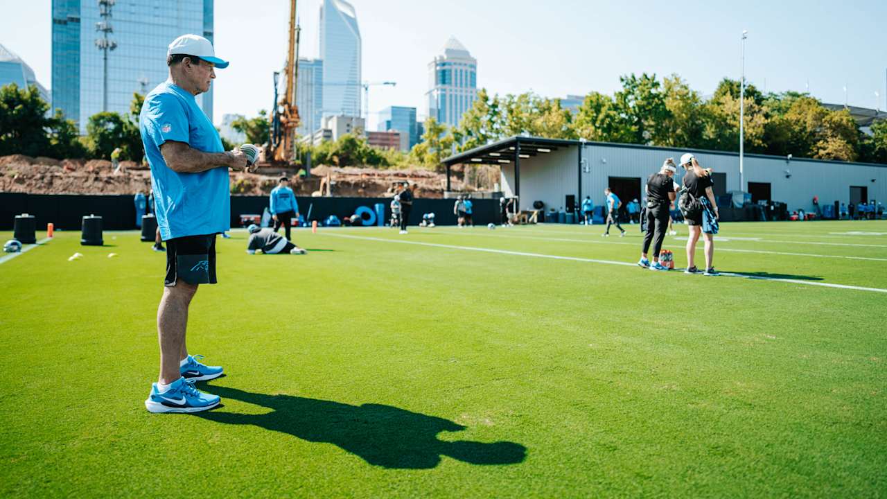 Dom Capers is back on the field, where he belongs