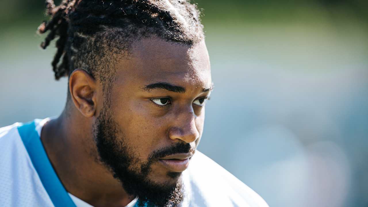 Panthers sign two defensive players