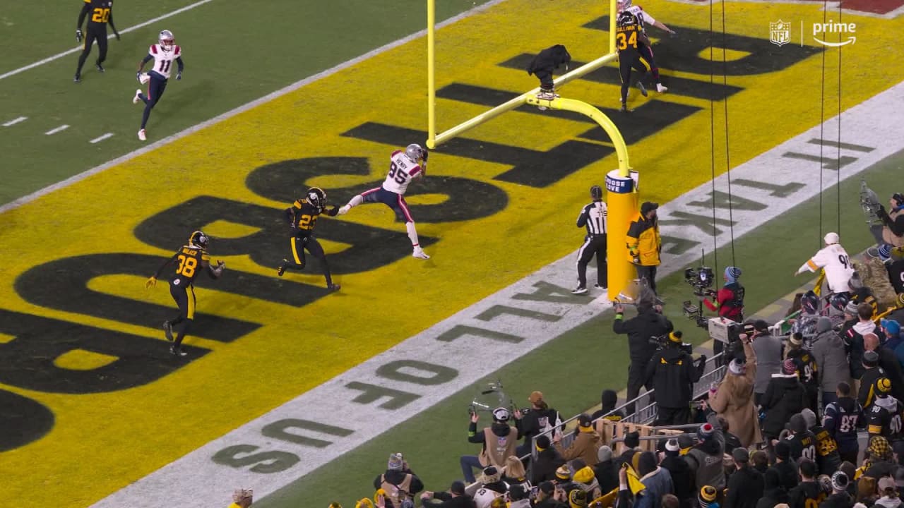 Henry goes up top to snag Patriots' second TD of 'TNF'