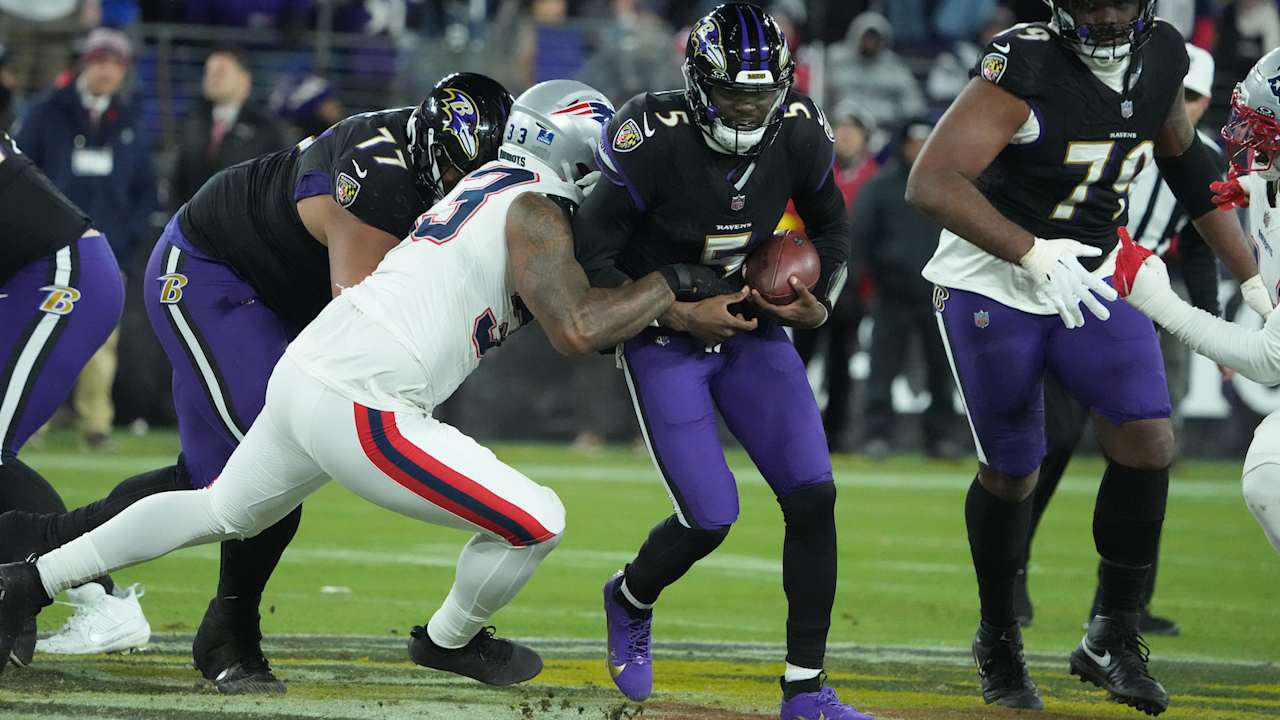 Anfernee Jennings swallows Tyler Huntley in 7-yard sack