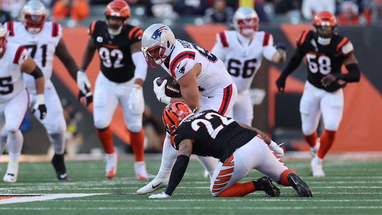 Austin Hooper's 21-yard catch pushes Pats into Bengals' territory