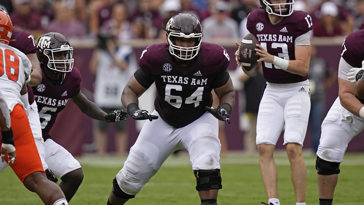 Photos: Patriots Fourth Round Pick Layden Robinson in Action
