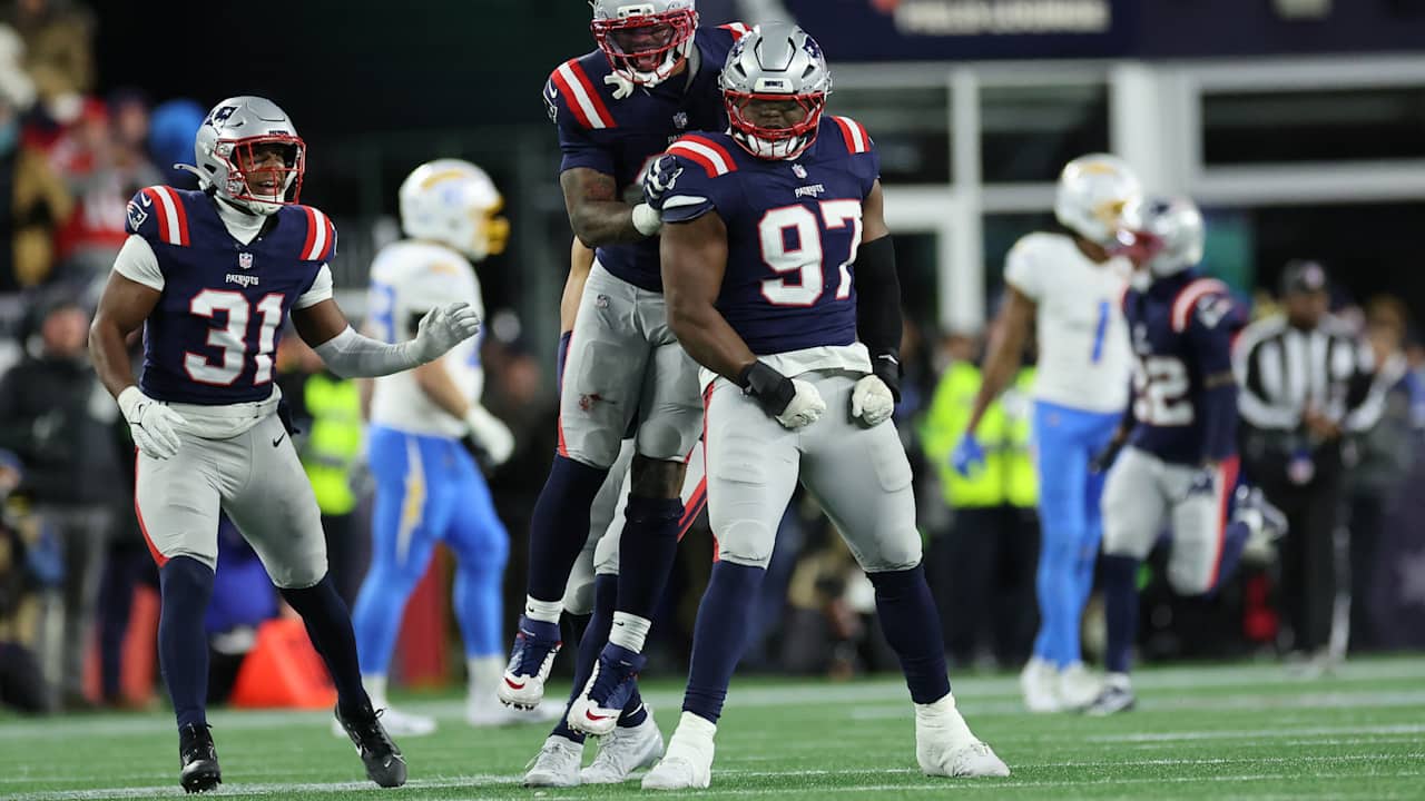 Can't-Miss Play: Milton Williams' fourth-down sack of Herbert sends ...