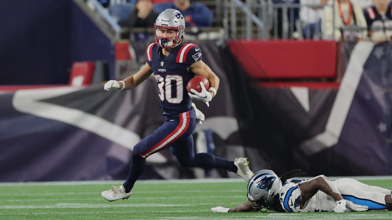 David Wallis evades trio of tacklers on nifty 23-yard punt return