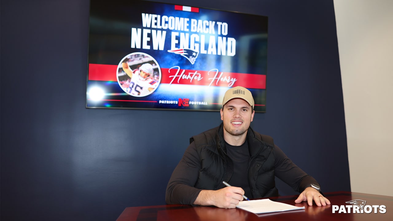 After re-signing with Patriots, tight end Hunter Henry excited to help ...