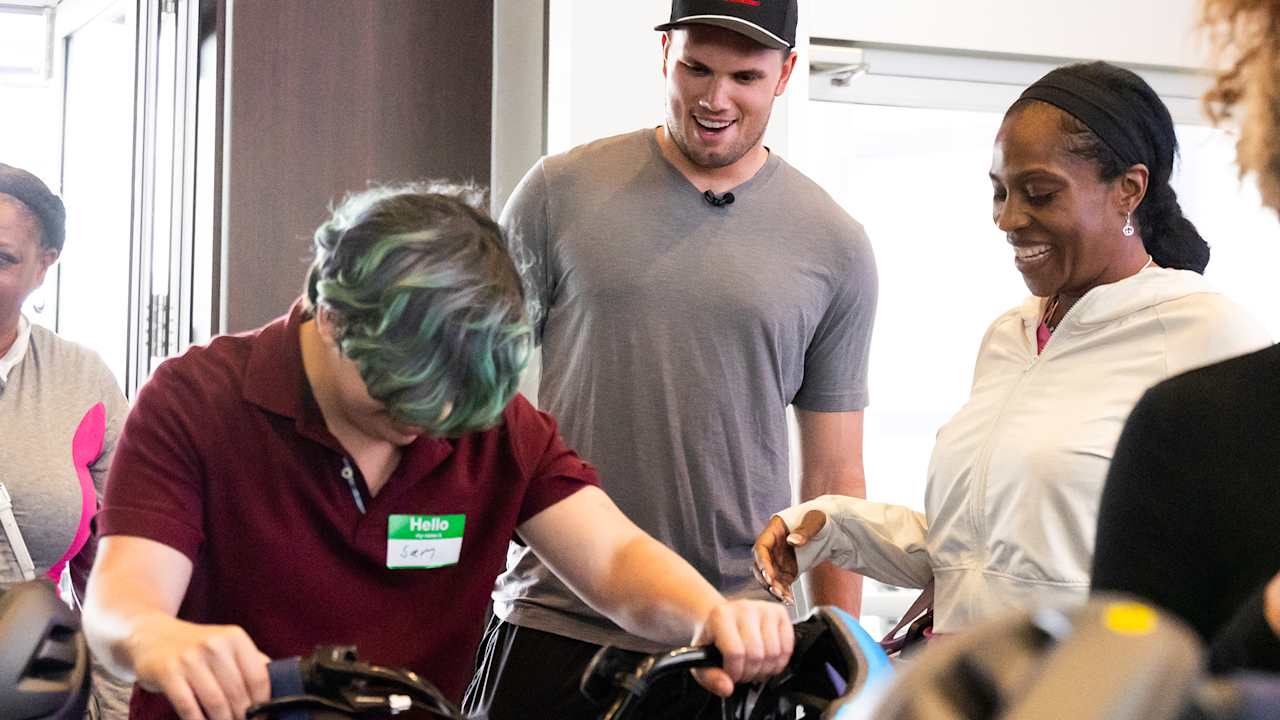 Hunter Henry, with support from Drake Maye and Antonio Gibson, teams up ...