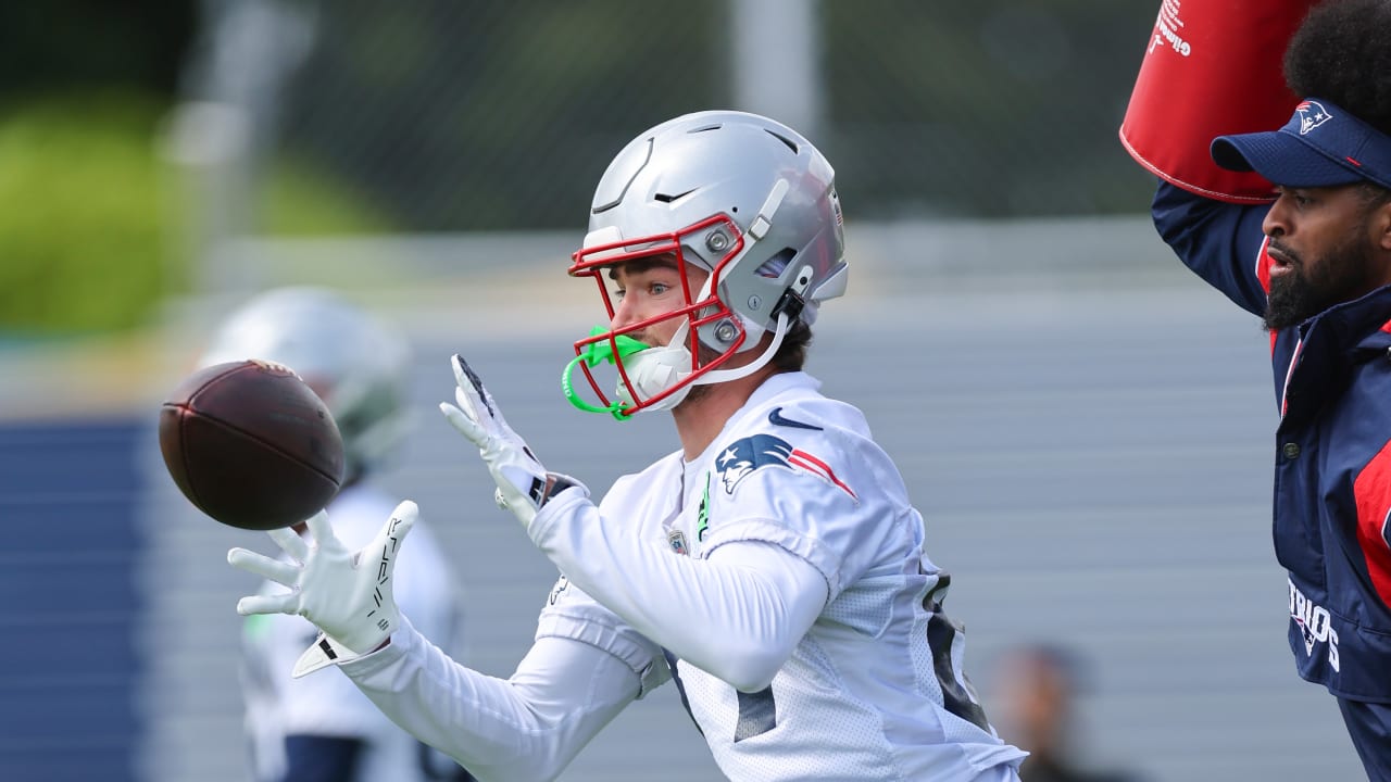 Patriots Contratam o Novato e Livre Agente WR David Wallis; Liberam OL ...