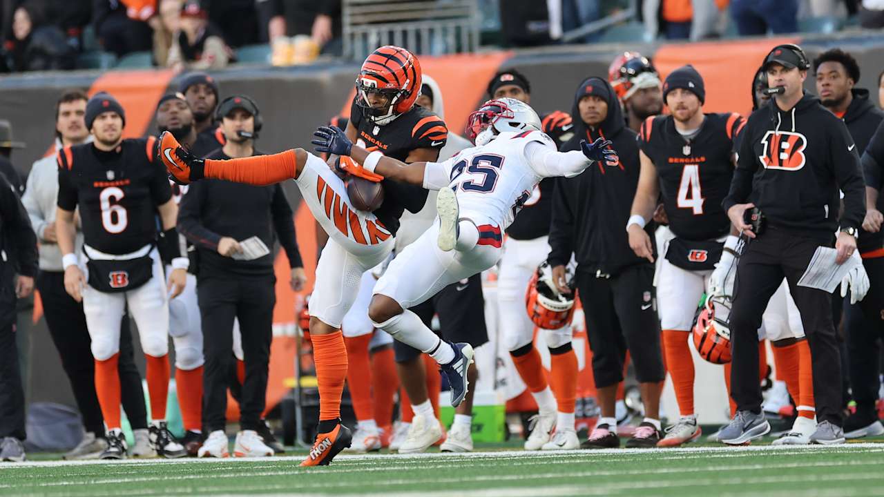 Jones knocks away Flacco's fourth-down pass to seal the win