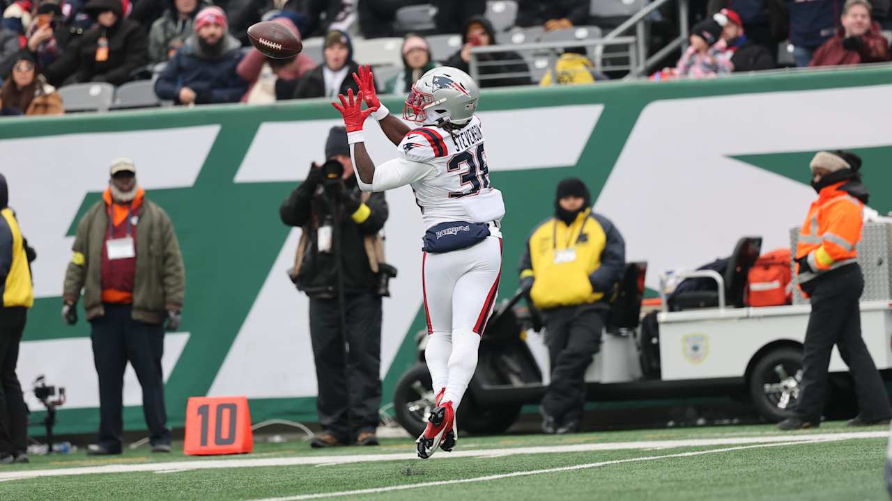 Drake Maye's 27th TD pass of 2025 is 22-yard strike to Rhamondre Stevenson