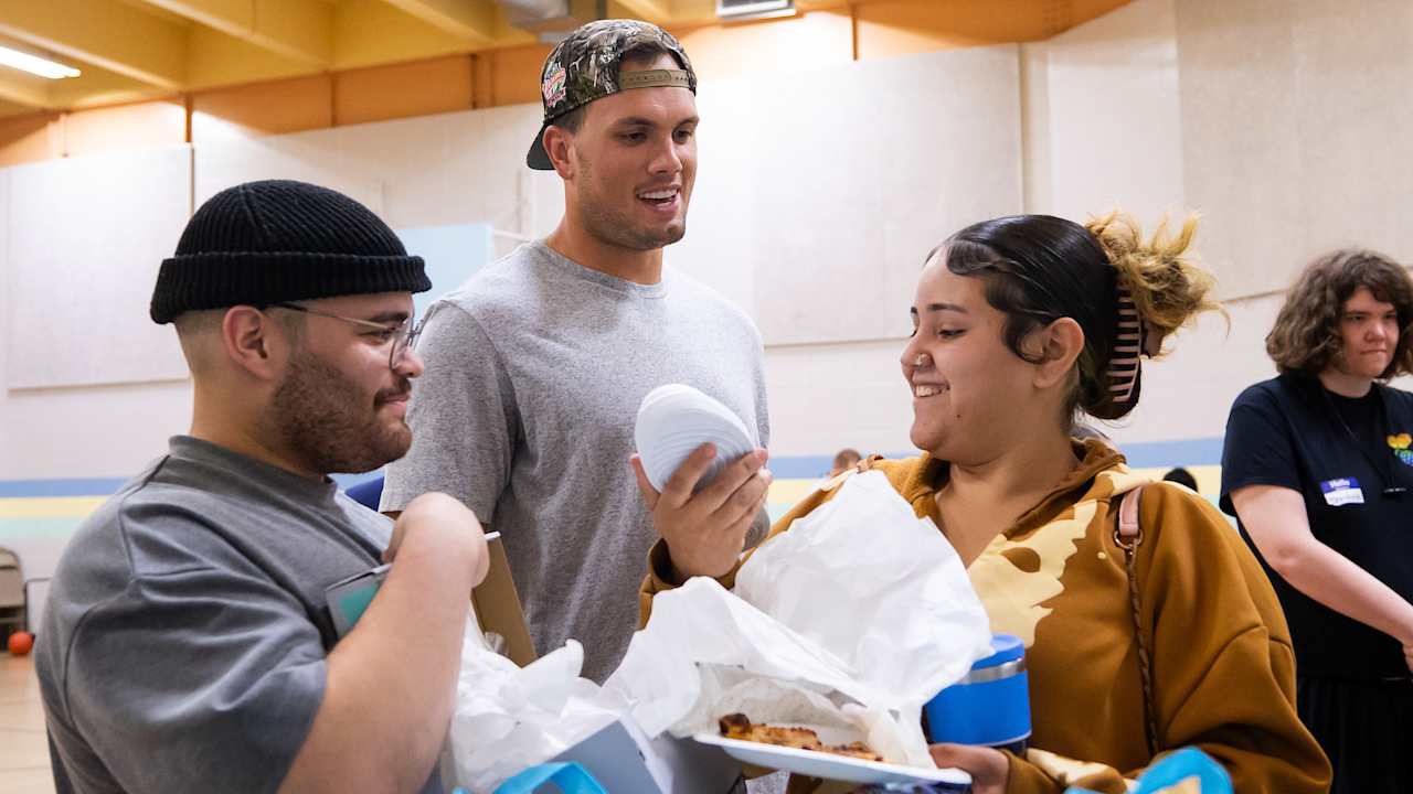 Patriots Nominate Hunter Henry for 2025 Walter Payton NFL Man of the ...