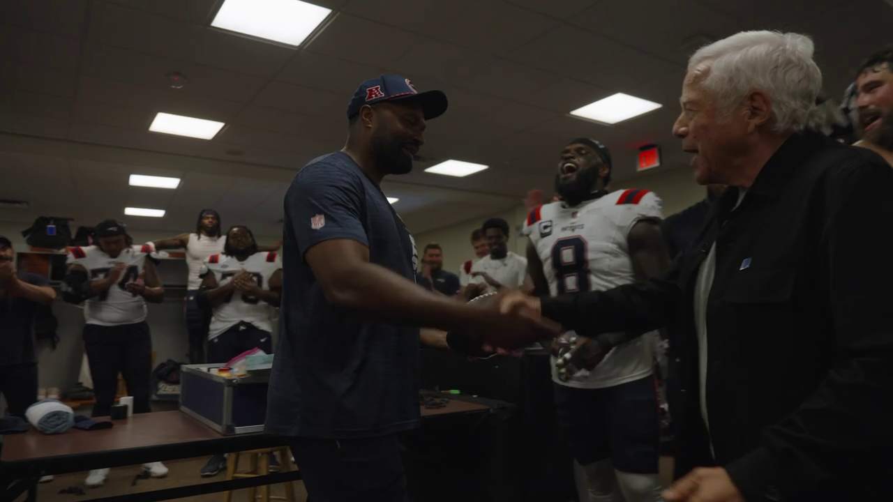 Patriots Chairman & CEO Robert Kraft Presents Jerod Mayo with Game Ball ...