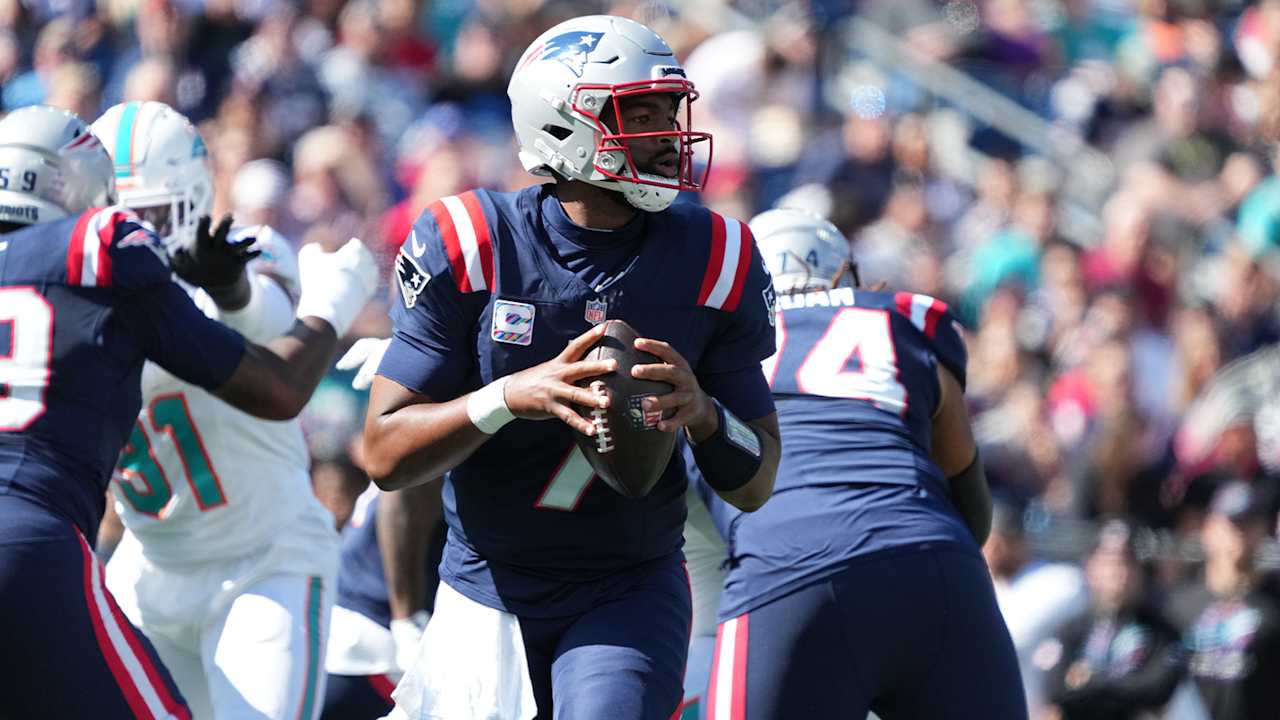 Patriots QB Jacoby Brissett floats 13-yard pass to WR Kayshon Boutte
