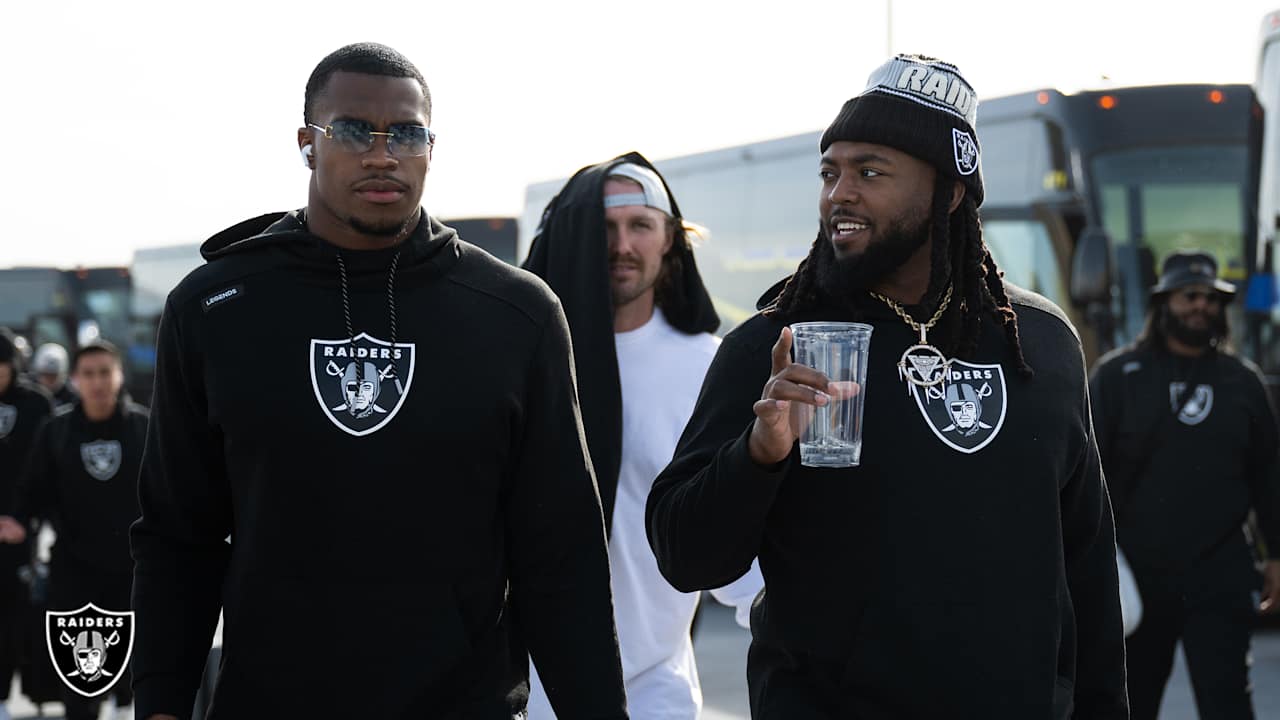 Photos: Raiders depart for Week 17 against the New Orleans Saints