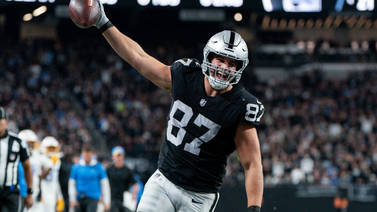 Top social reactions from Raiders' 63-21 win over division rival