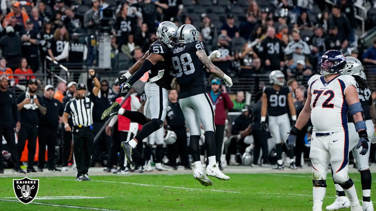 Gameday Photos: Week 18 vs. Broncos