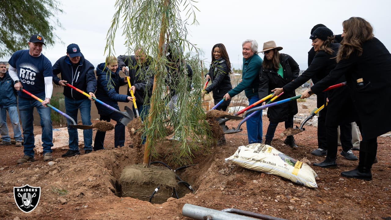 Photos: Raiders join NFL Green for tree planting event