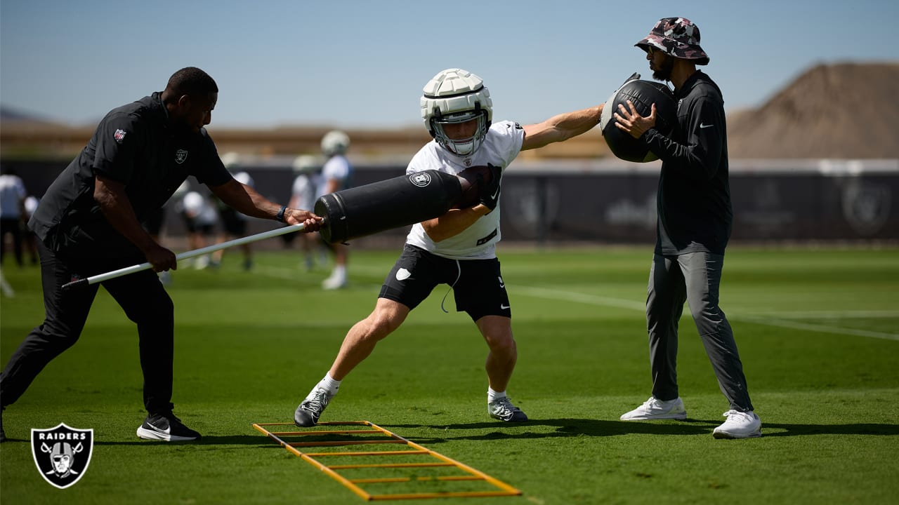 Position Breakdown: Previewing the Raiders running backs for 2024 in photos