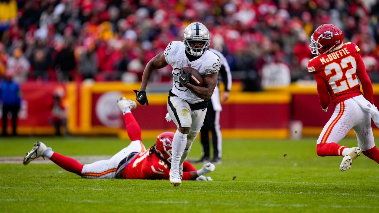 Zamir White 16-yard run | Raiders 2023 Week 16 Highlights vs. Kansas City Chiefs