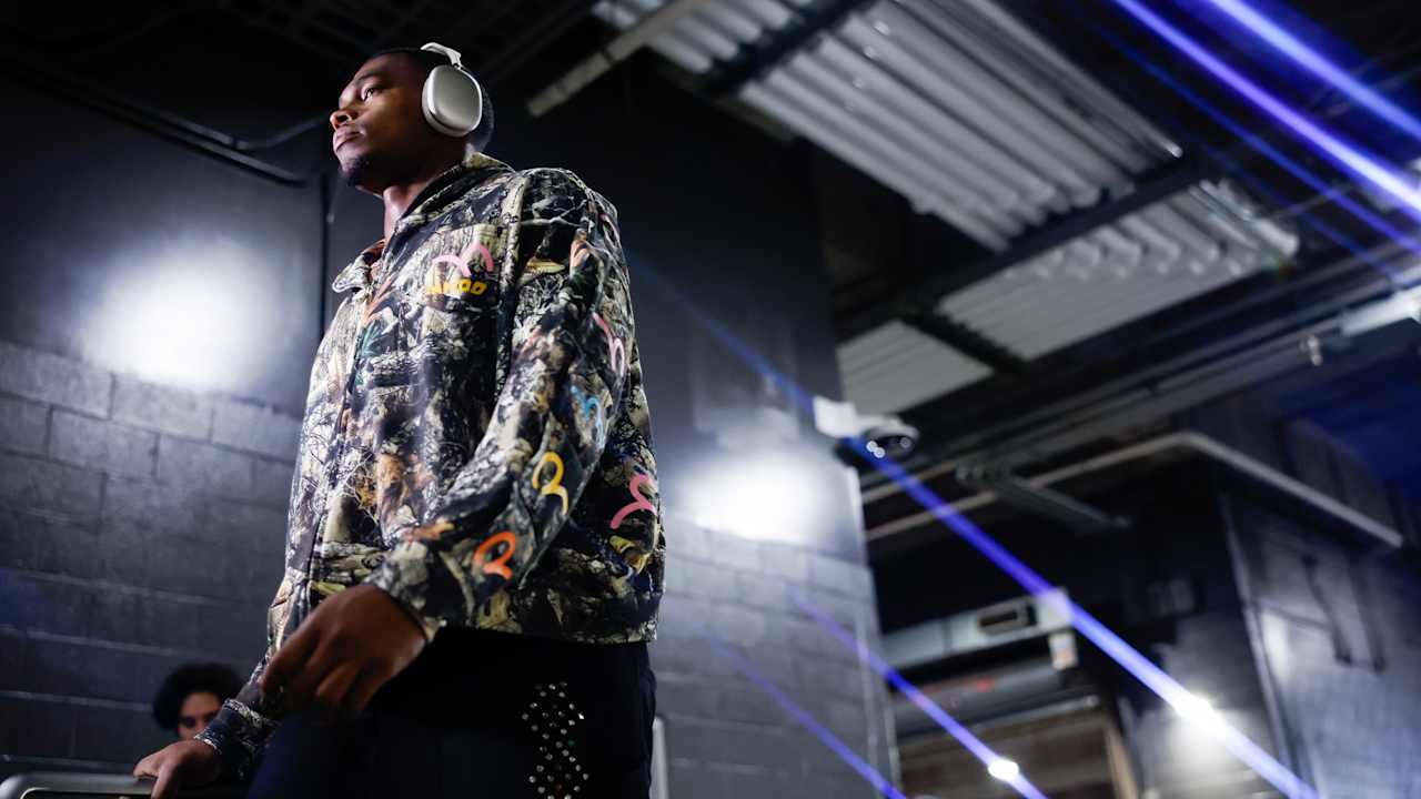 Las Vegas Raiders arrive at Northwest Stadium for Week 3 against the ...