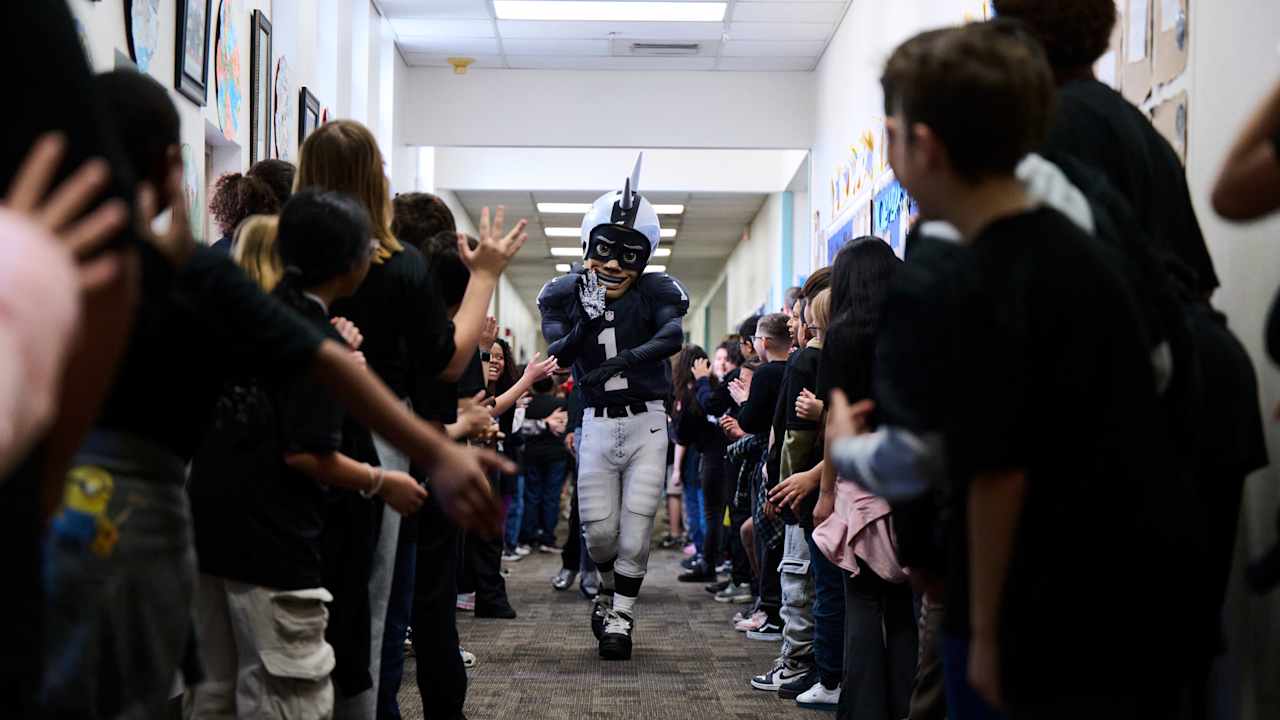 Raiders Host Spirit Day for Lil' Raiders School Challenge Champions