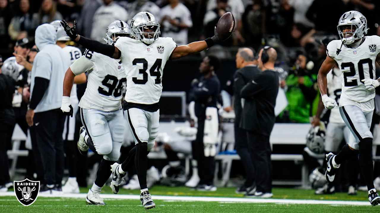 Gameday Photos: Week 17 vs. Saints