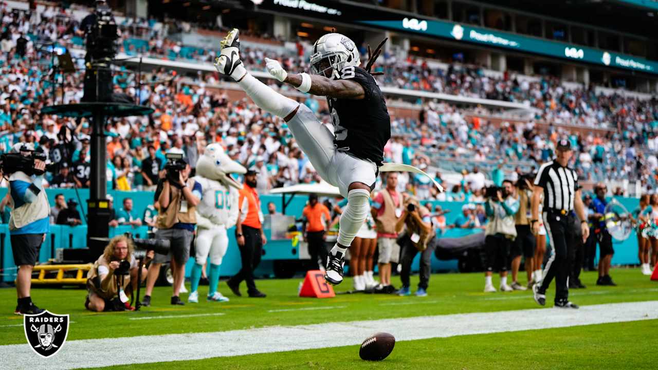 Gameday Photos: Week 11 vs. Dolphins
