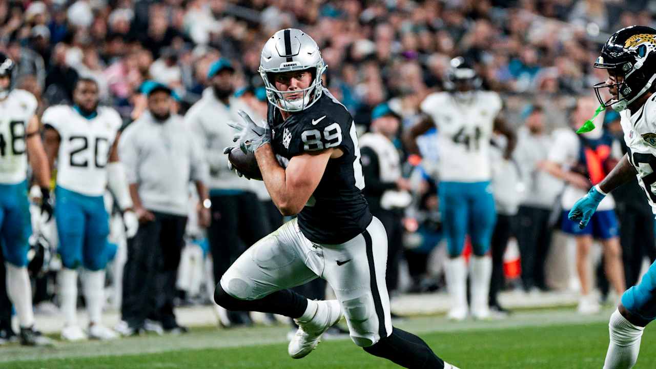 Brock Bowers nominated for NFL Rookie of the Week for seventh time this ...