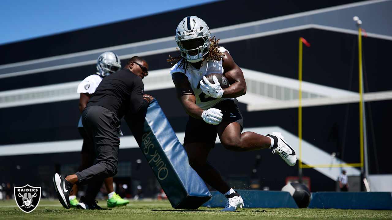 Position Breakdown: Previewing the Raiders running backs for 2025 in photos