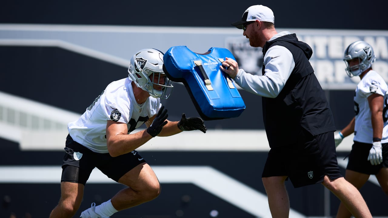 Luke Steckel relishes coaching Raiders tight end room