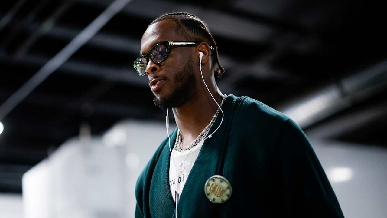 Las Vegas Raiders arrive at Empower Field at Mile High for Week 10 ...