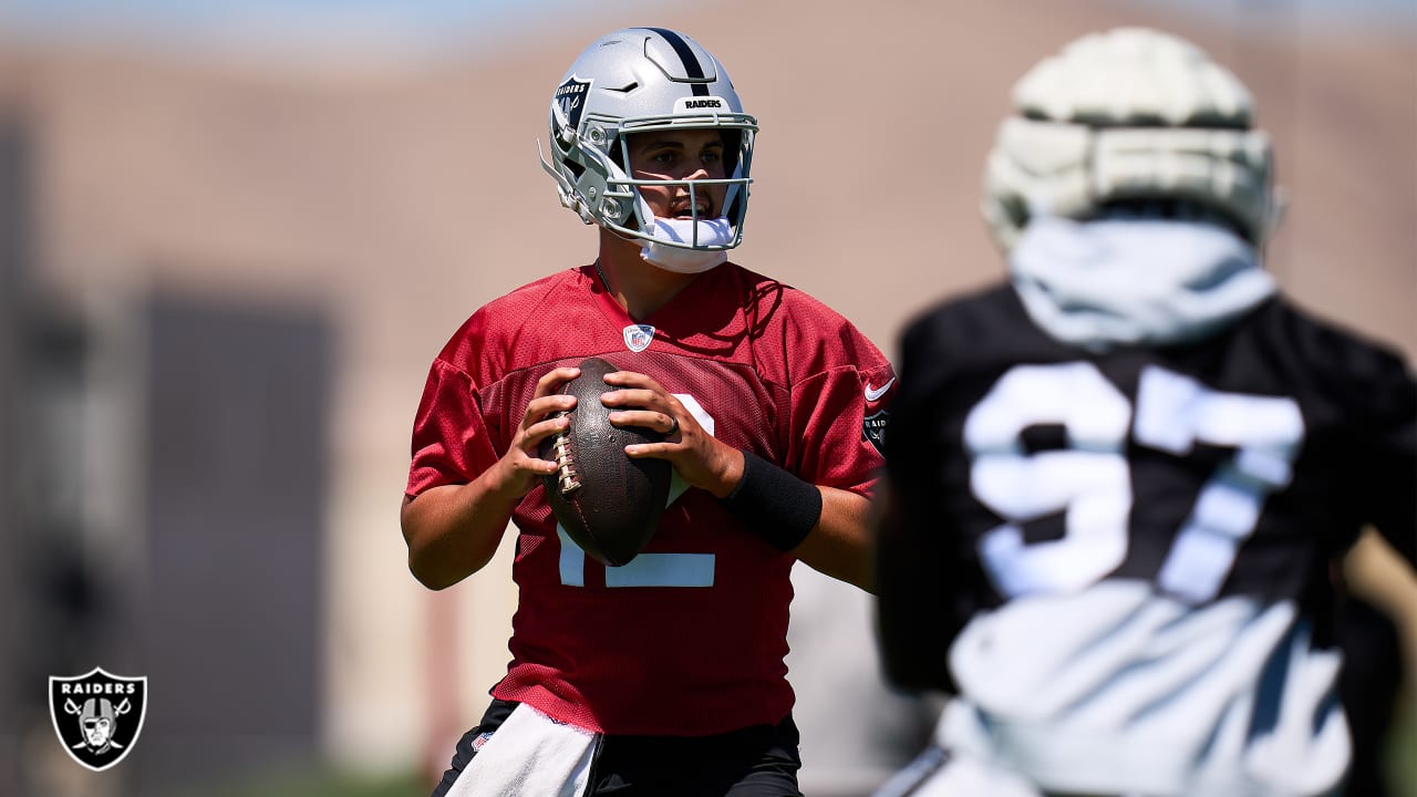 Position Breakdown: Previewing the Raiders quarterbacks for 2024 in photos